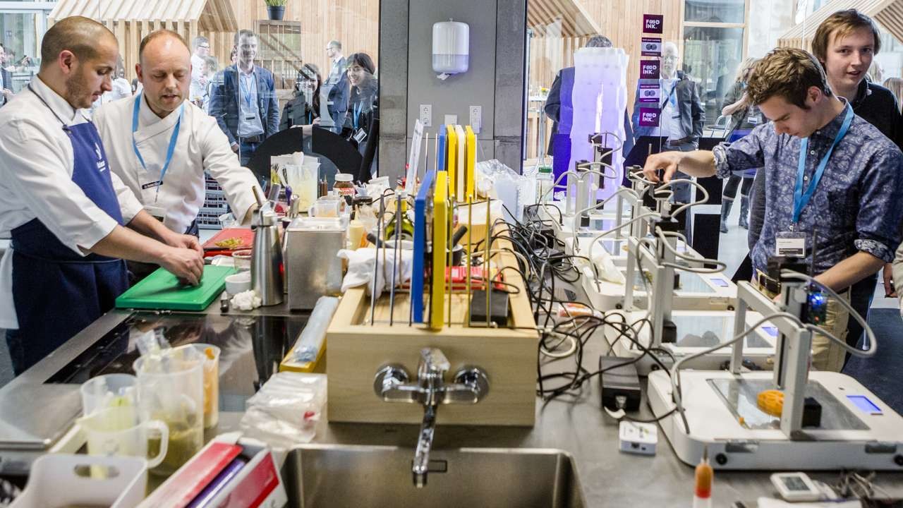 Are You Kidding Me !! These Restaurants Serve 3D Printed Food... | Geeetech